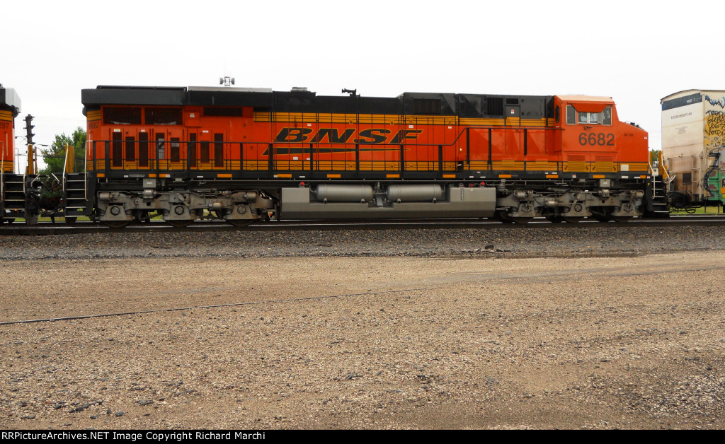 BNSF 6682